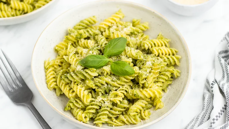 Công Thức Nui Xoắn Pasta Basil Pesto Cổ Điển | Nguyên Hà chuyên cung ...